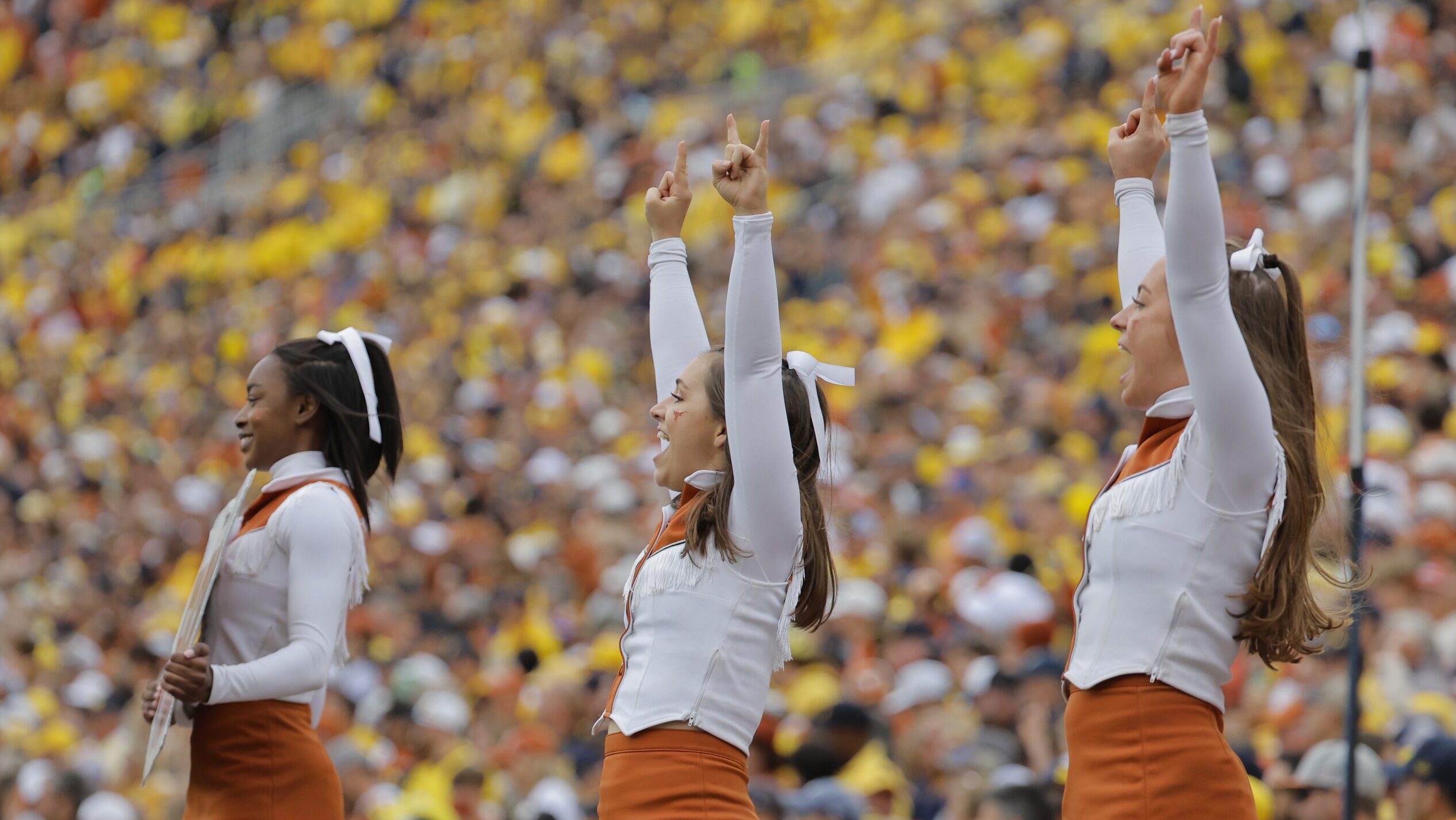 Fan reactions: Longhorns make statement vs #10 Michigan - Touchdown Texas